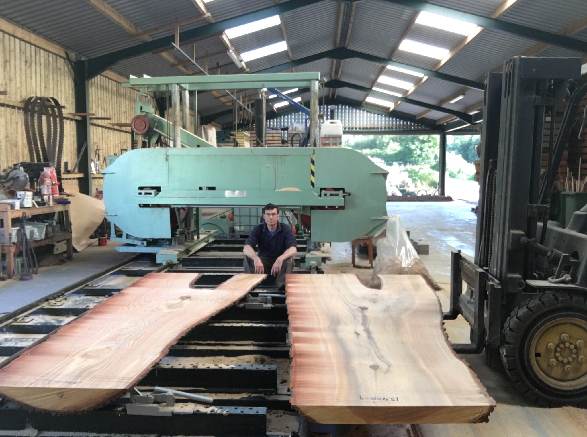 Cutting 1.4m wide Cedar of Lebanon boards with the Forestor Sawmaster ...